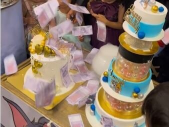 बच्ची के बर्थडे केक से हुई नोटों की बारिश