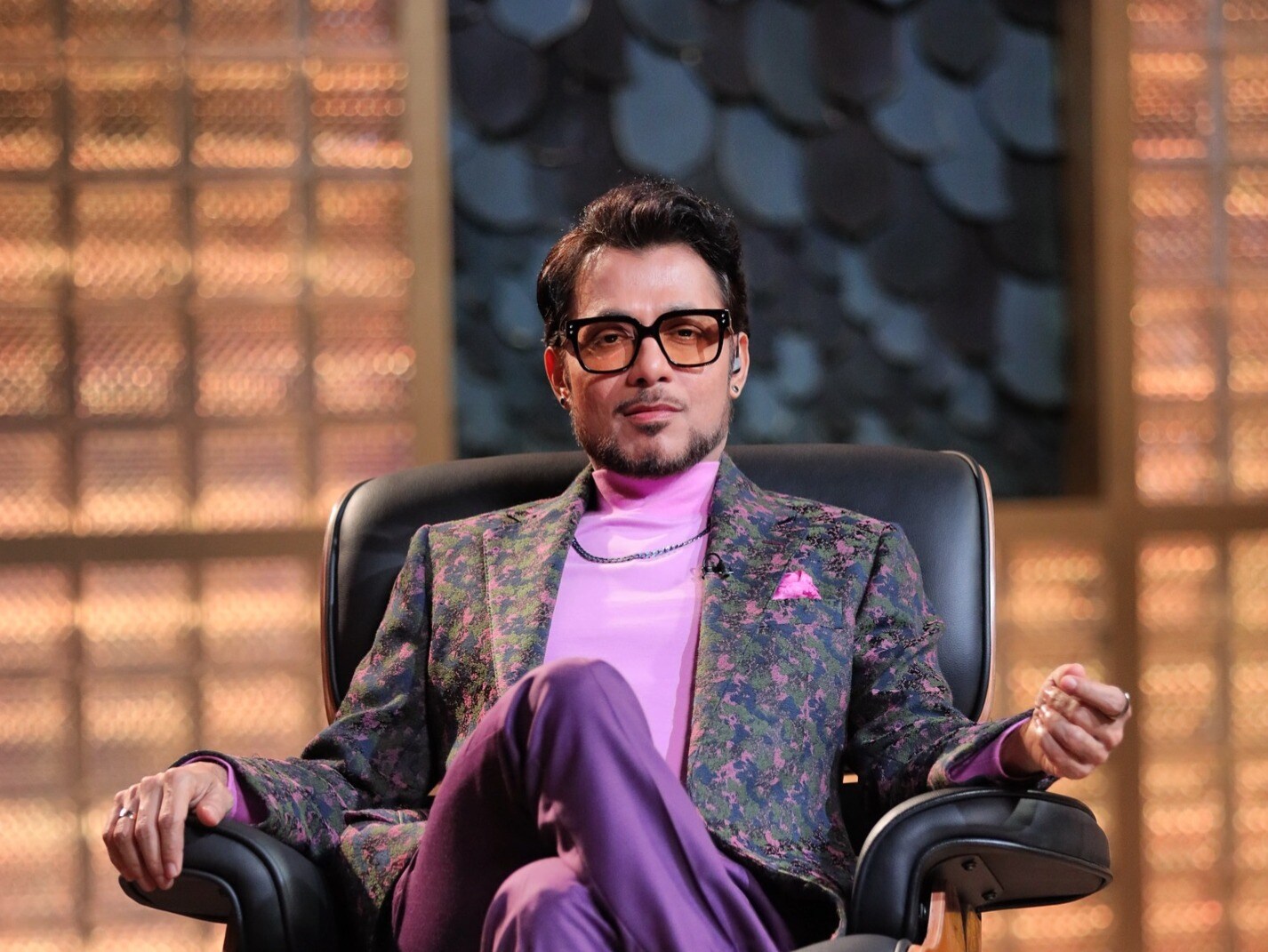 एक अपार्टमेंट में 20 लोगों के साथ रहे, फिर 20 साल की उम्र में करोड़पति ...