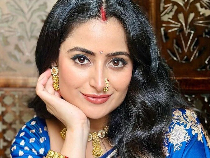 भक्ति में डूबी ऐश्वर्या शर्मा, शेयर की तस्वीरें तो फैंस को आई GHKKPM की ...