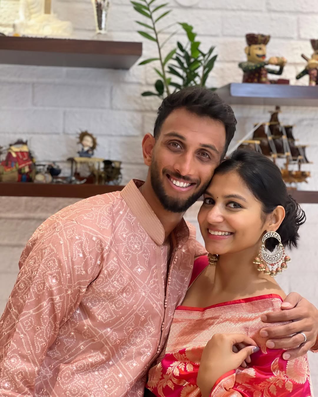 इंजीनियर हैं प्रसिद्ध कृष्णा की वाइफ