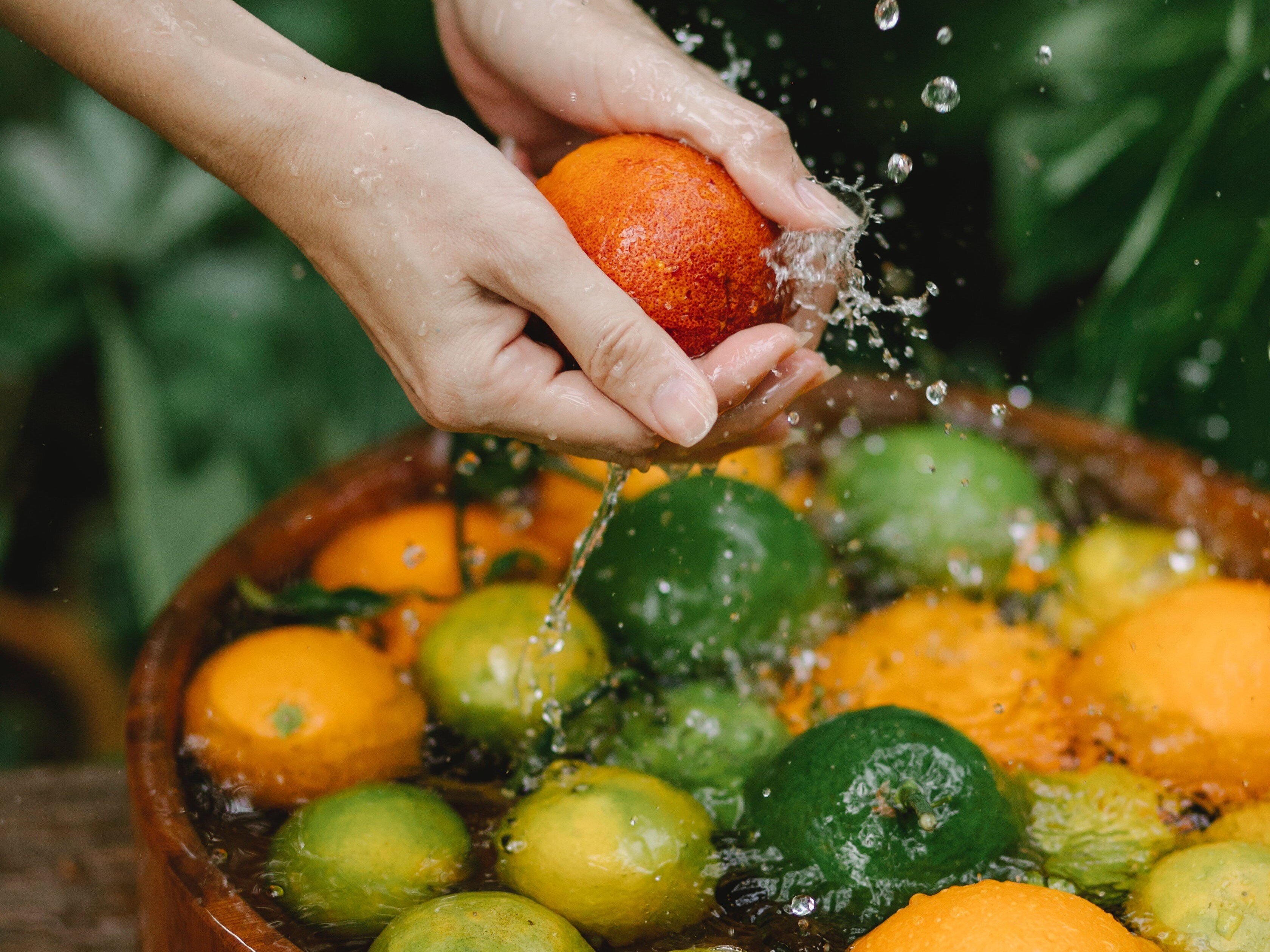 Tips To Wash Fruits-Vegetables: सब्जियों और फलों को धोने से पहले ज़रूर ...