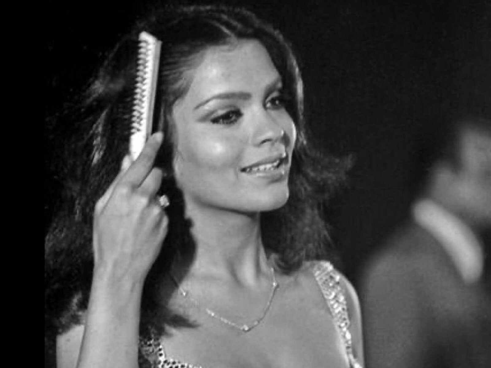 जब एक्ट्रेस जीनत अमान ने खुद के डिजाइन किए गाउन में बिखेरा जलवा ...