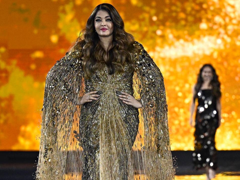 Aishwarya Rai Bachchan Sets Paris Ramp On Fire
