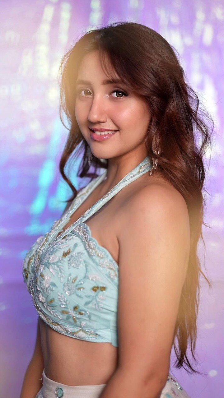 Ashnoor Kaur’s Timeless Charm in Desi Attire