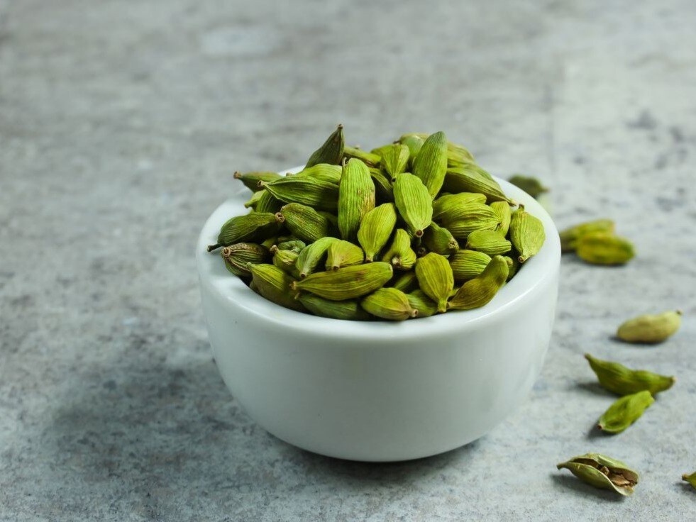 Green Cardamom Water: हिरव्या वेलचीचे पाणी पिण्याचे फायदे