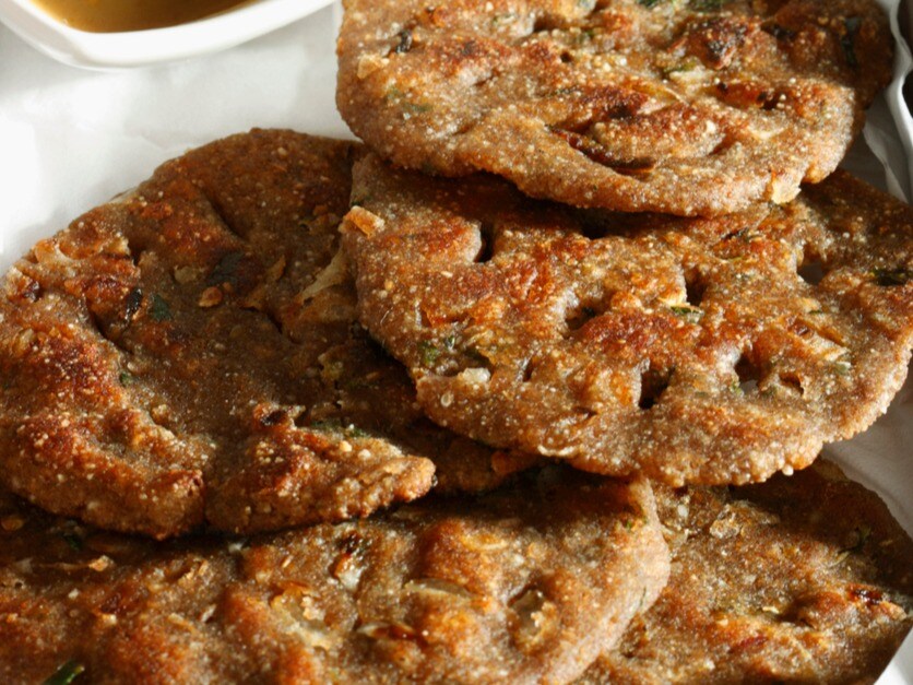 Maharashtrian Food | Thalipeeth Recipe | How To Make Thalipith ...