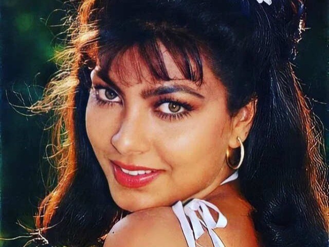 किमी काटकर की 8 अनदेखी तस्वीरें, तीसरी फोटो को पक्का कर लेंगे सेव