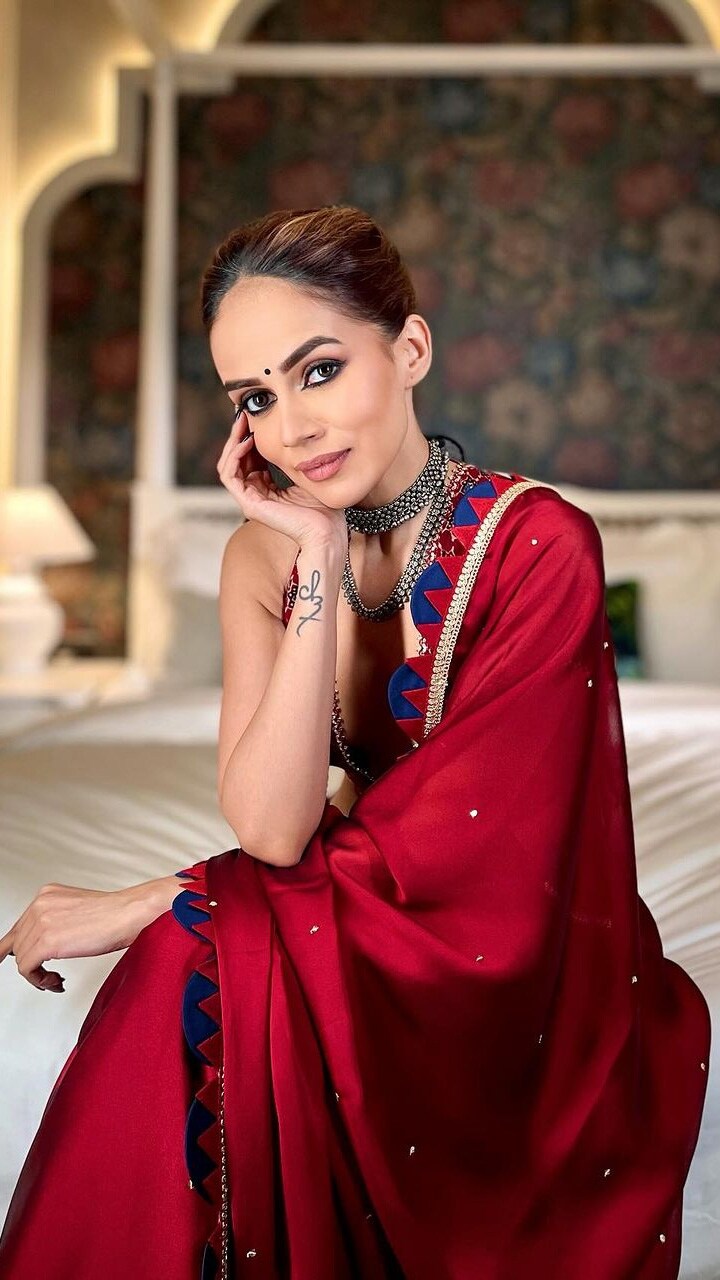 Komal Pandey: The Regal Queen in Red