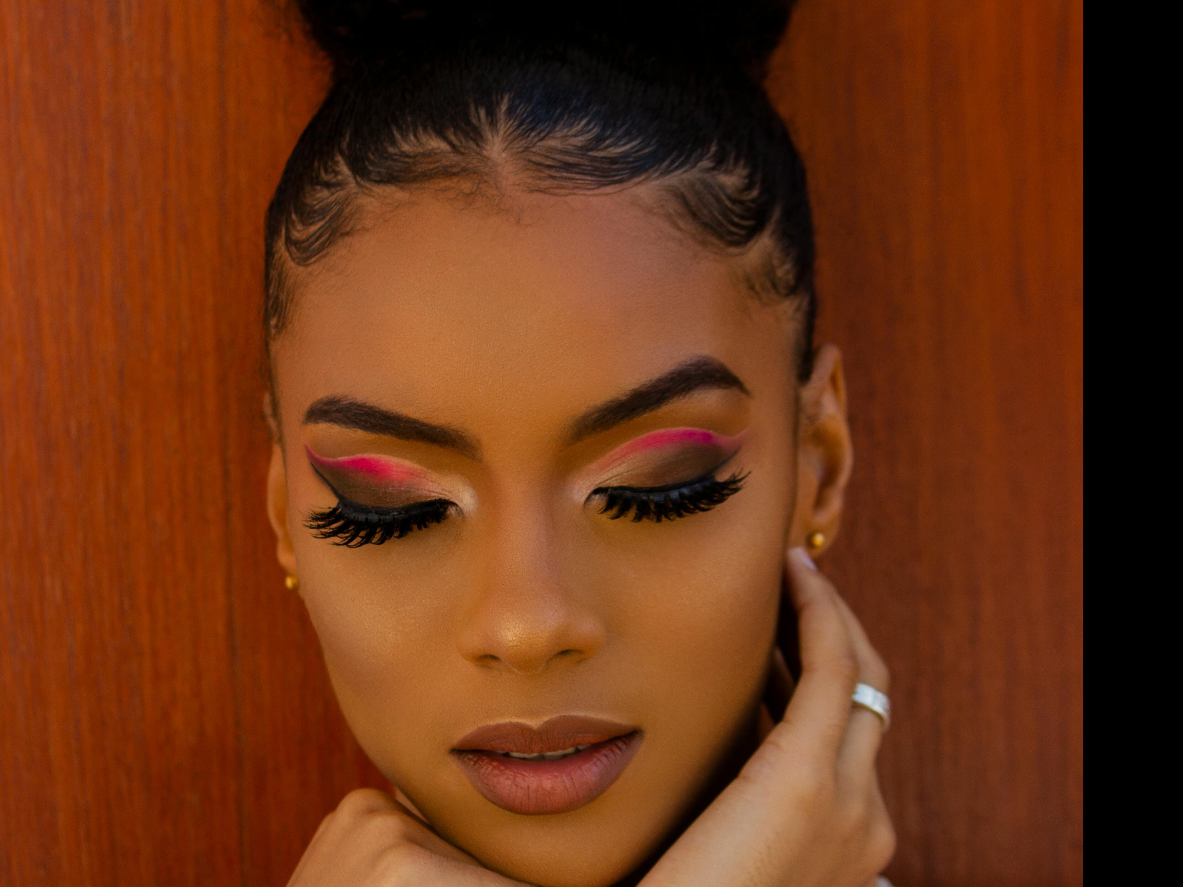 Must-Have Eye Makeup Essentials For The Festive Season