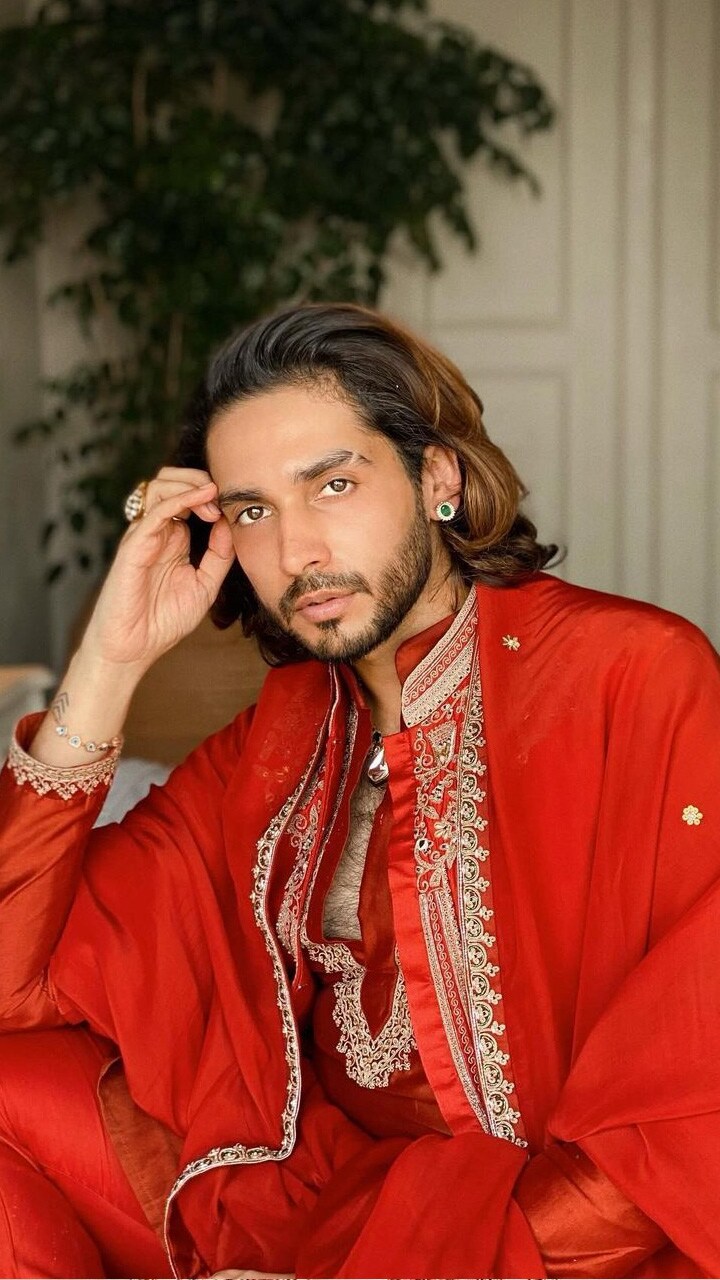 Siddharth Batra's Fashion: A Timeless Tale of Elegance