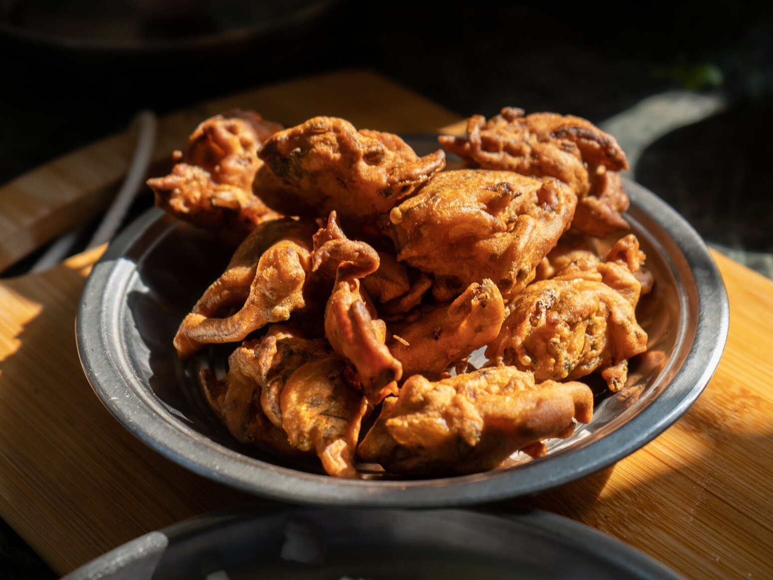 Steps To Make Perfect Aloo Pyaaz Pakoras