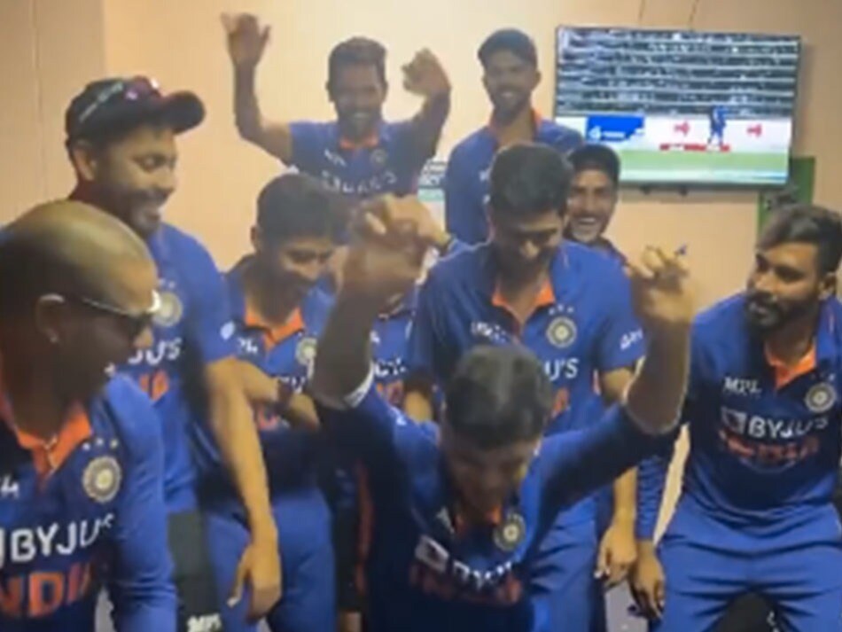Team India's Viral "Kala Chashma" Dance