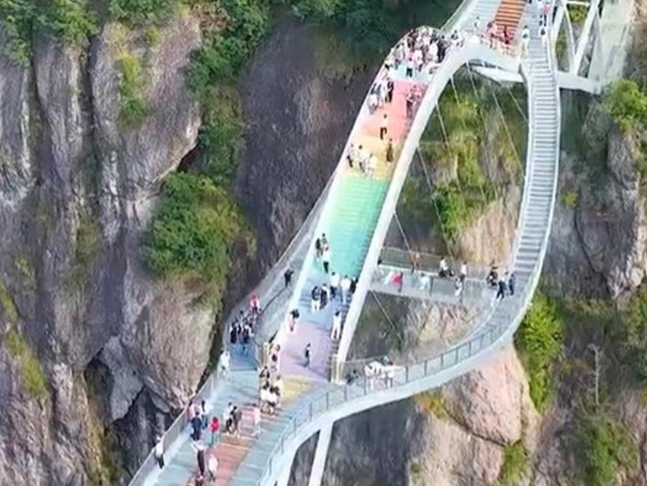 The Surreal 'Bending' Glass Bridge In China