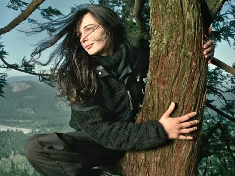 The Woman Who Lived In A Tree For 738 Days