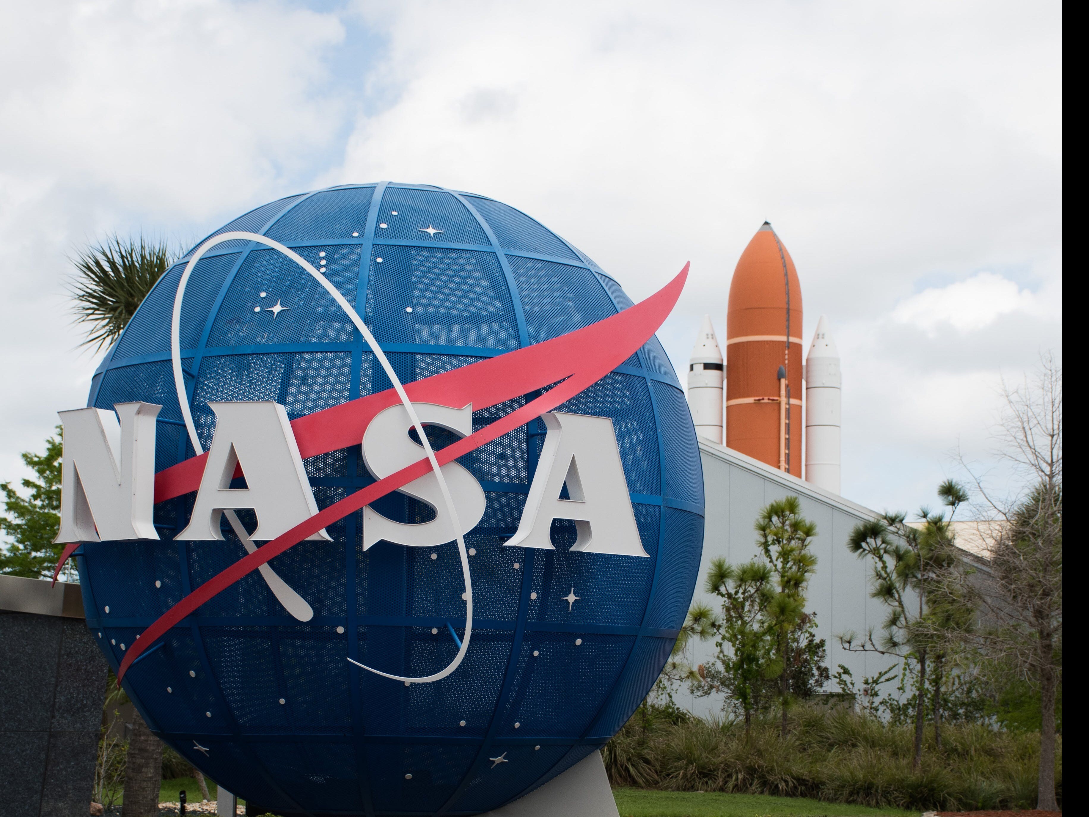 इस तरह नासा के पहले रोबोटिक लूनर रोवर VIPER के साथ चंद्रमा पर भेजें ...