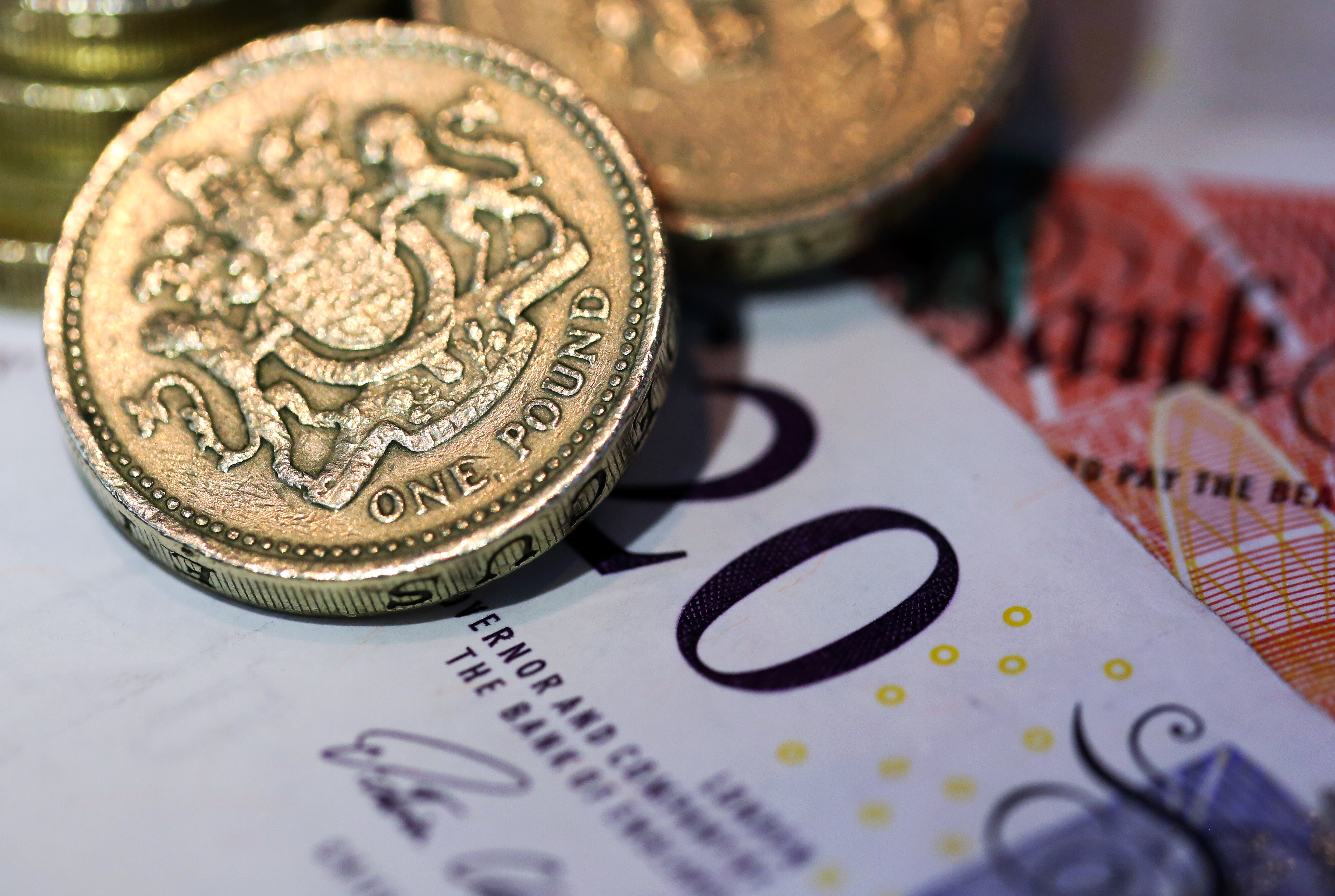 Pound’s Glory Days Are Over As Bets On Ever-Higher Rates Fade