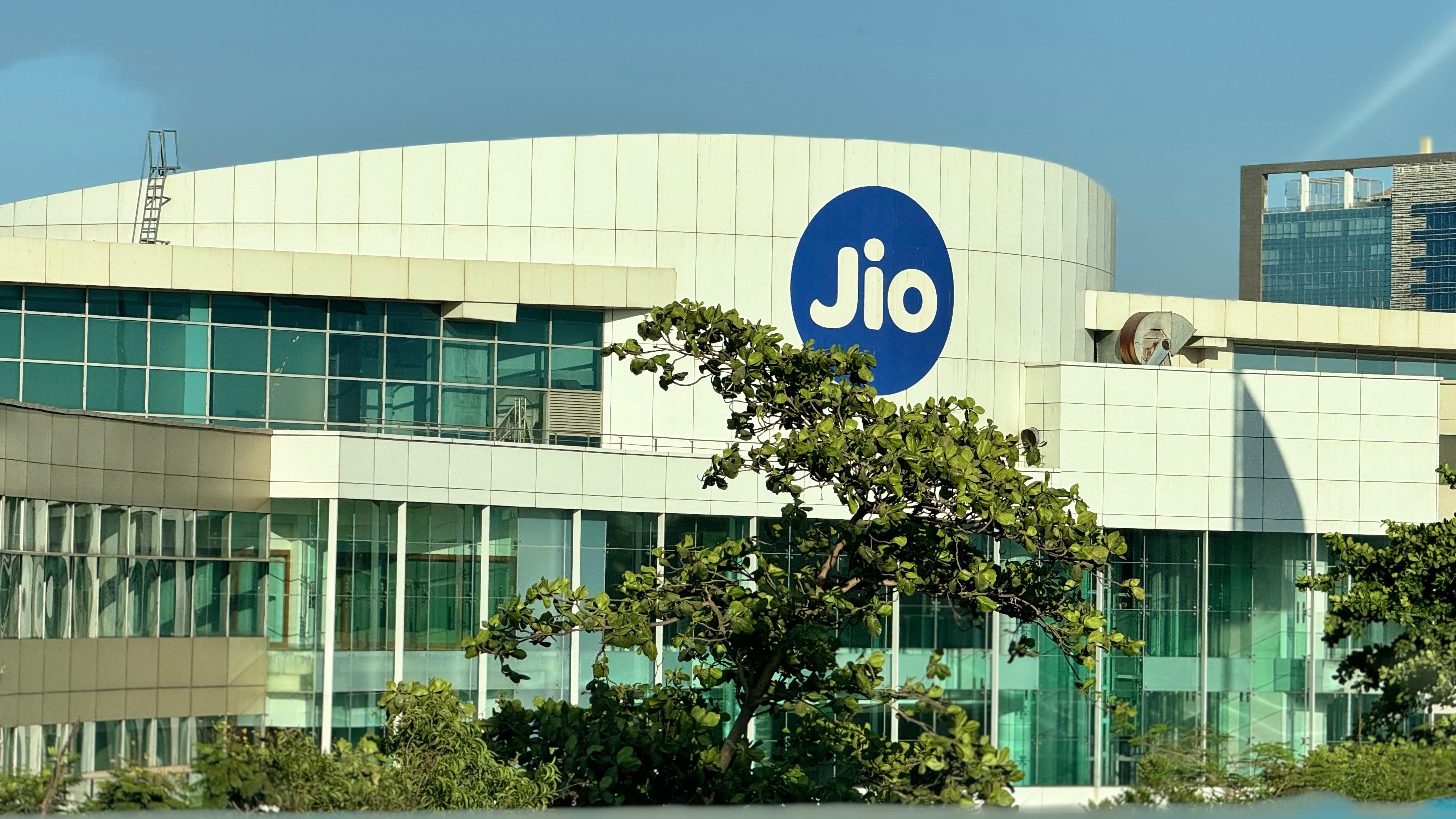 Reliance Seeks Up To $3 Billion In Biggest India Loan Since 2023