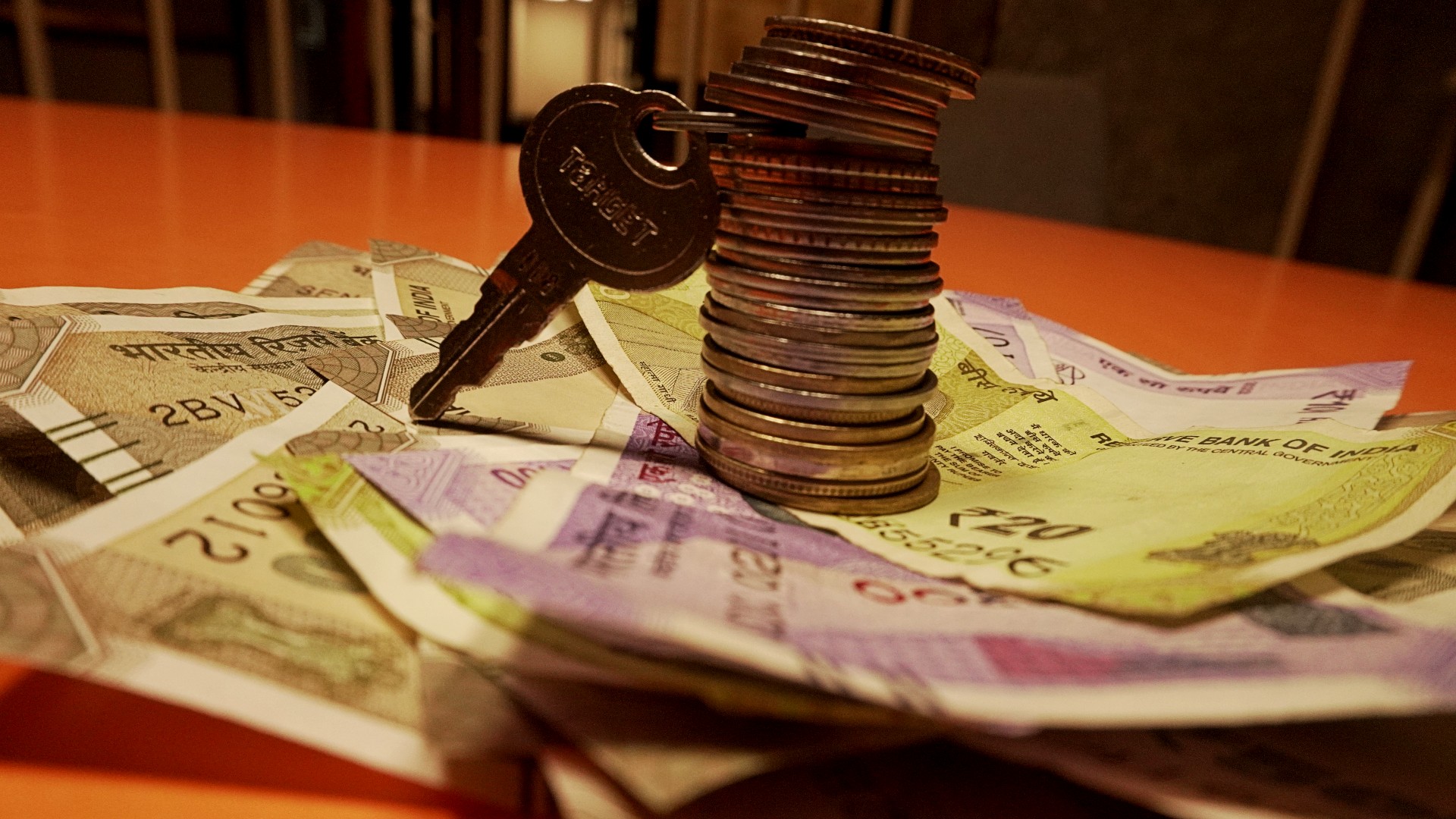 Rupee Weakens Against Greenback As Dollar Index Near 3-Week High