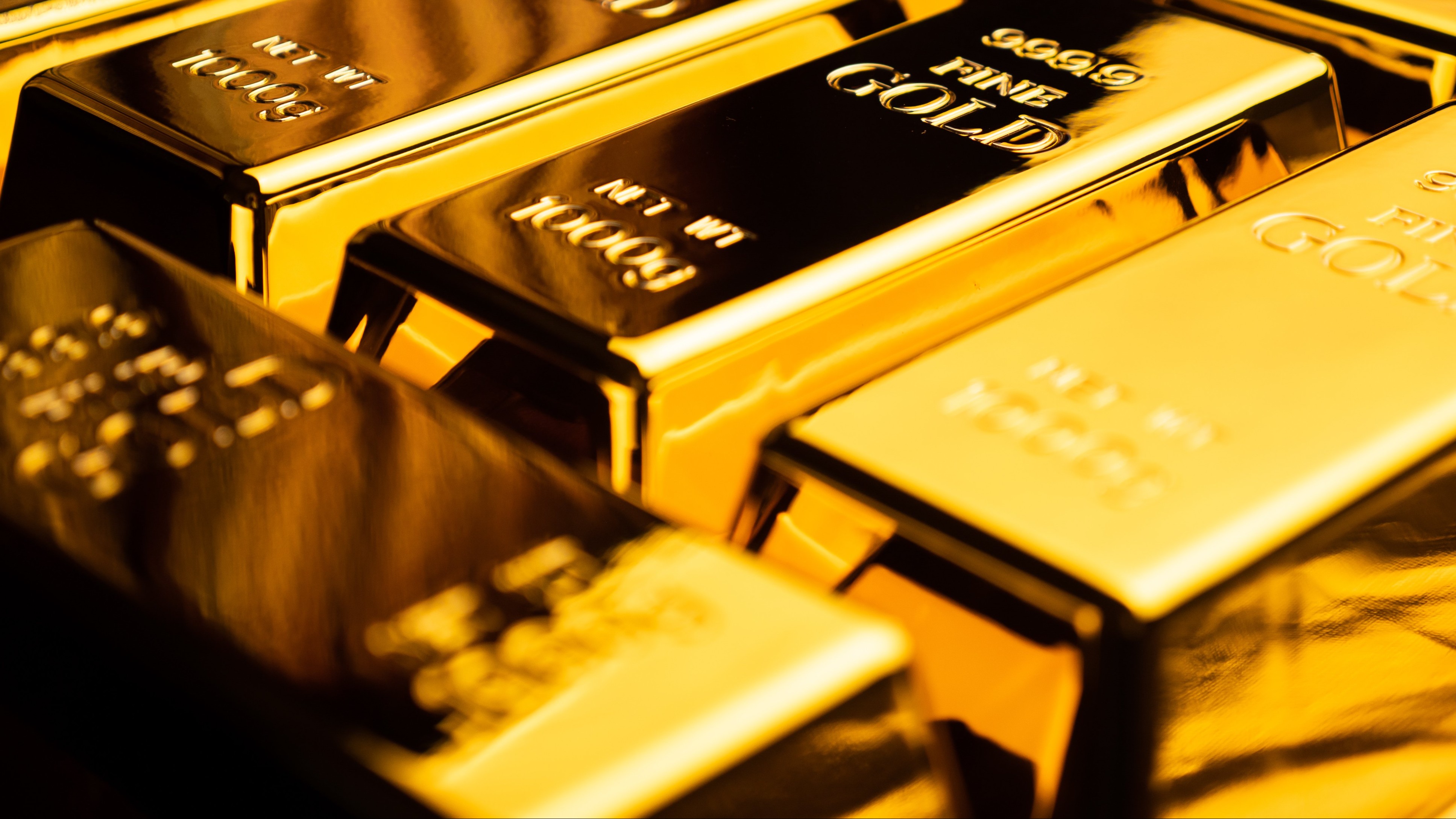 Gold Hits All-Time High: What Is The Best Investment Option - Physical ...