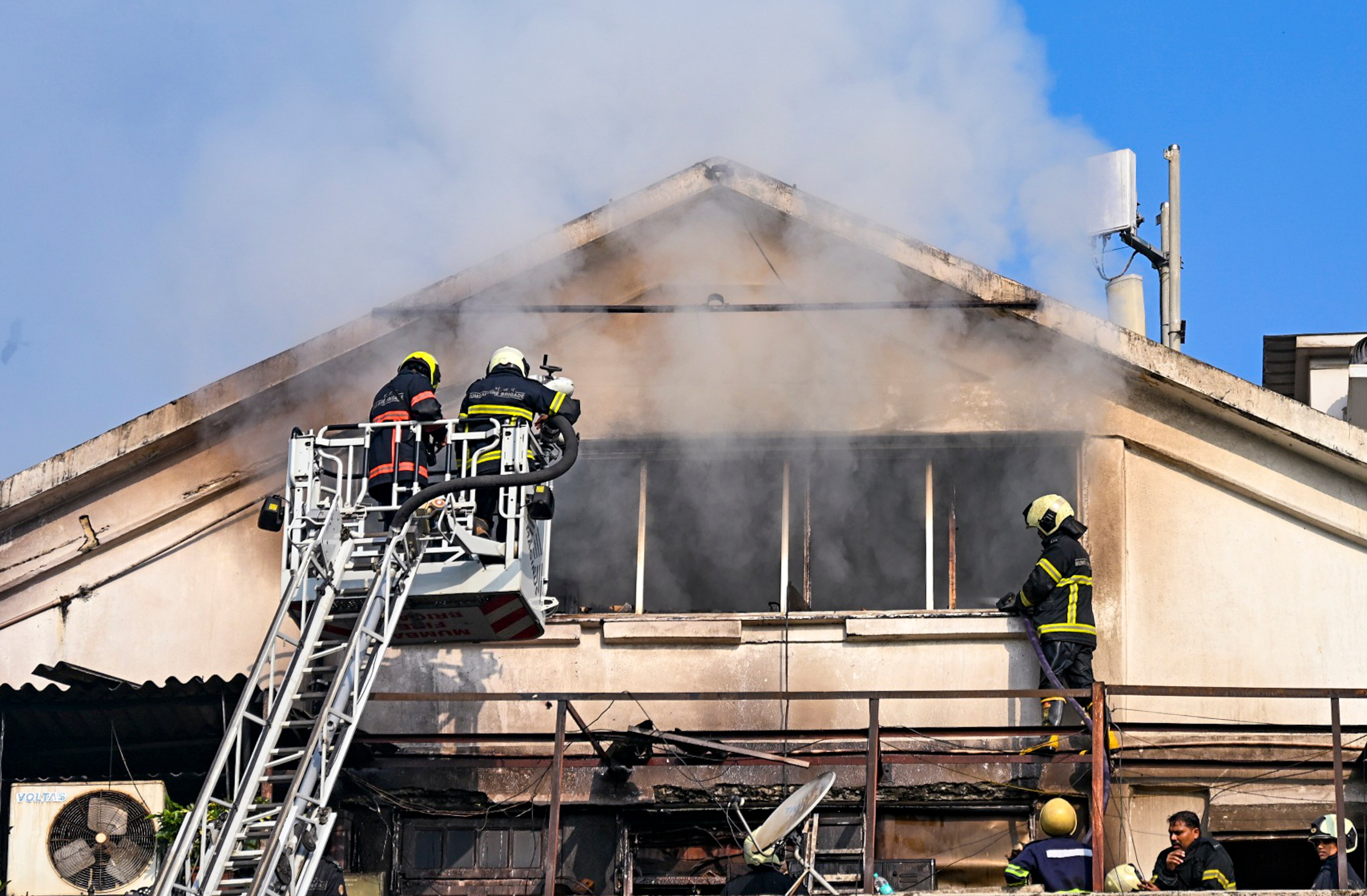 Major Fire At ED Building in Mumbai; Firefighting Operations Continue ...