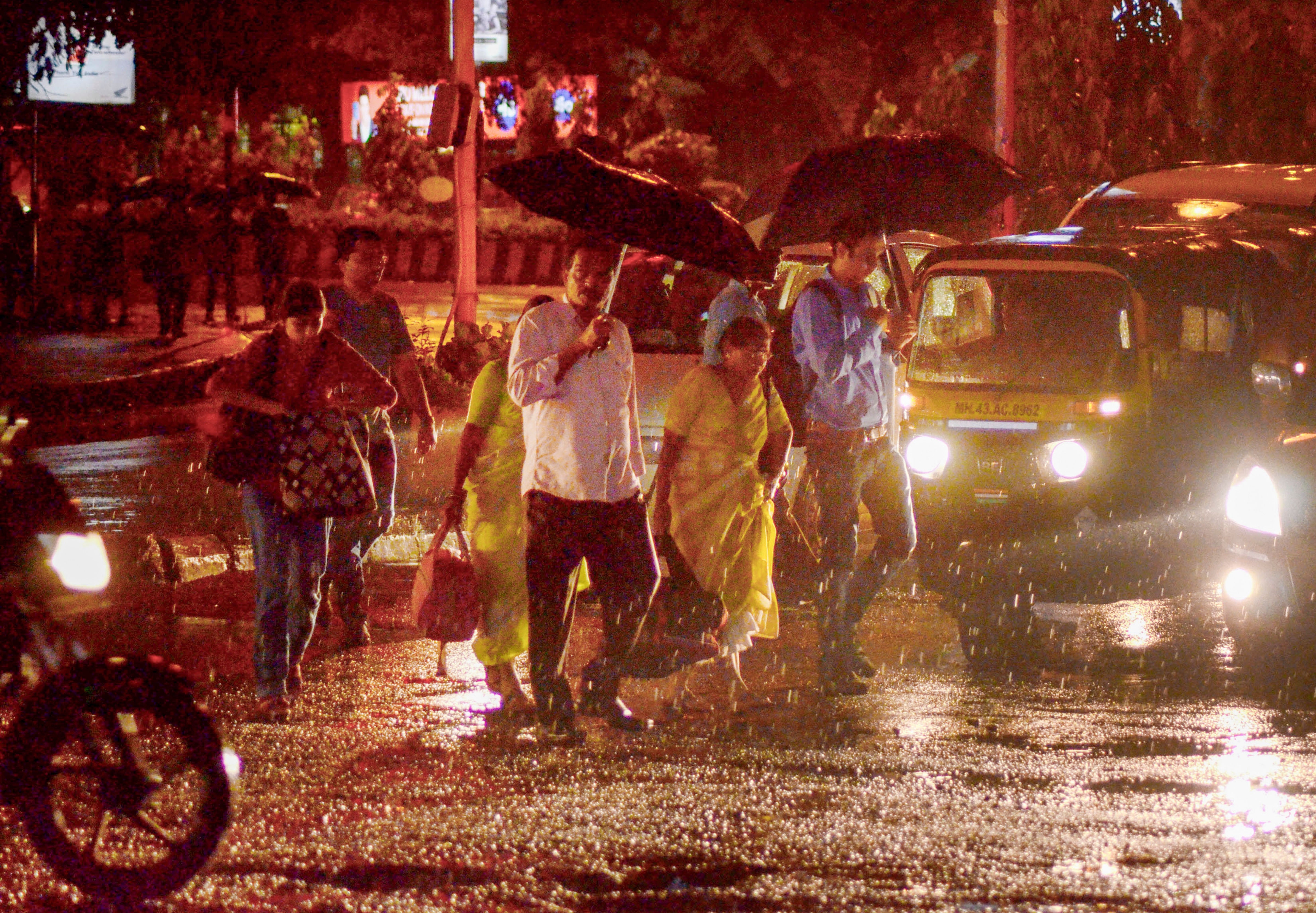 Mumbai Gets Summer Showers, Thunderstorm; Affect Local Train Services
