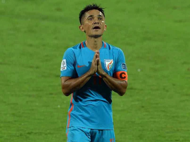 Sunil Chhetri Disgusted As Fan Throws Indian Flag On Him For Autograph ...